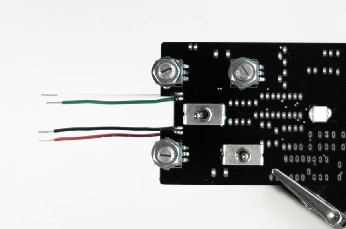 How to wire the jacks of a pedal | Anasounds